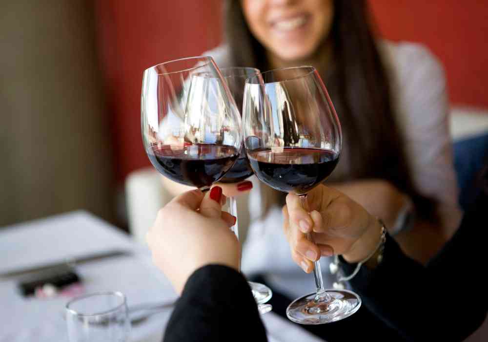 WINE ETIQUETTE SERIES 101: WINE SERVING – Our Drinks n More